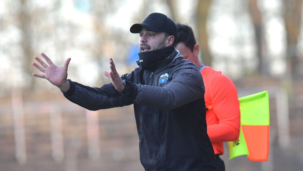 Düren verzweifelt am Aluminium: Paderborn II feiert Heimsieg - kicker