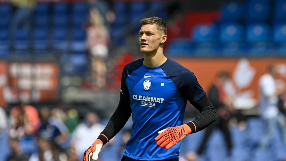 Sturm präsentiert Kjell Scherpen als neue Nummer eins - kicker