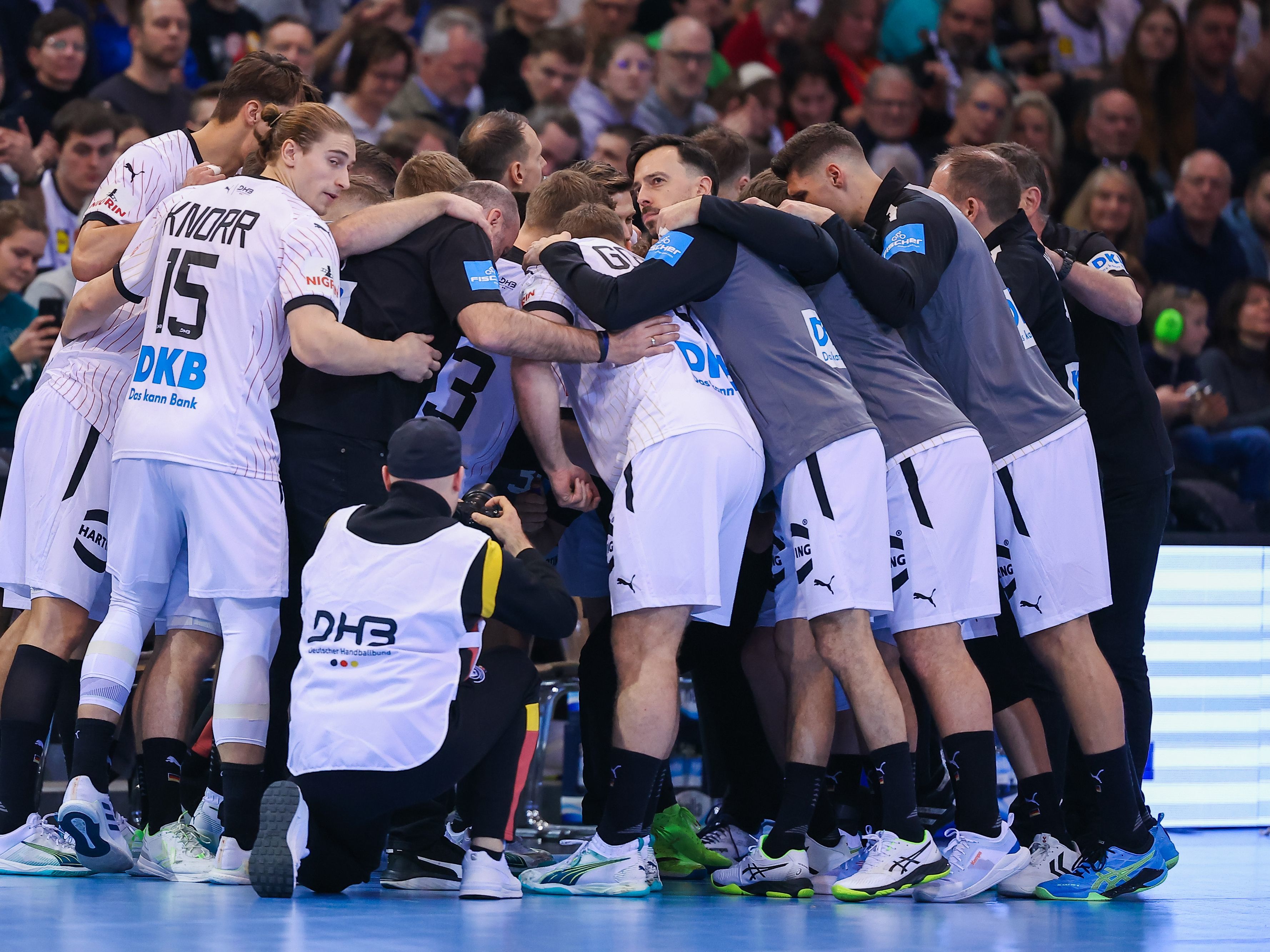 Timo Kastening stellt das deutsche EM-Team vor | Handball-World