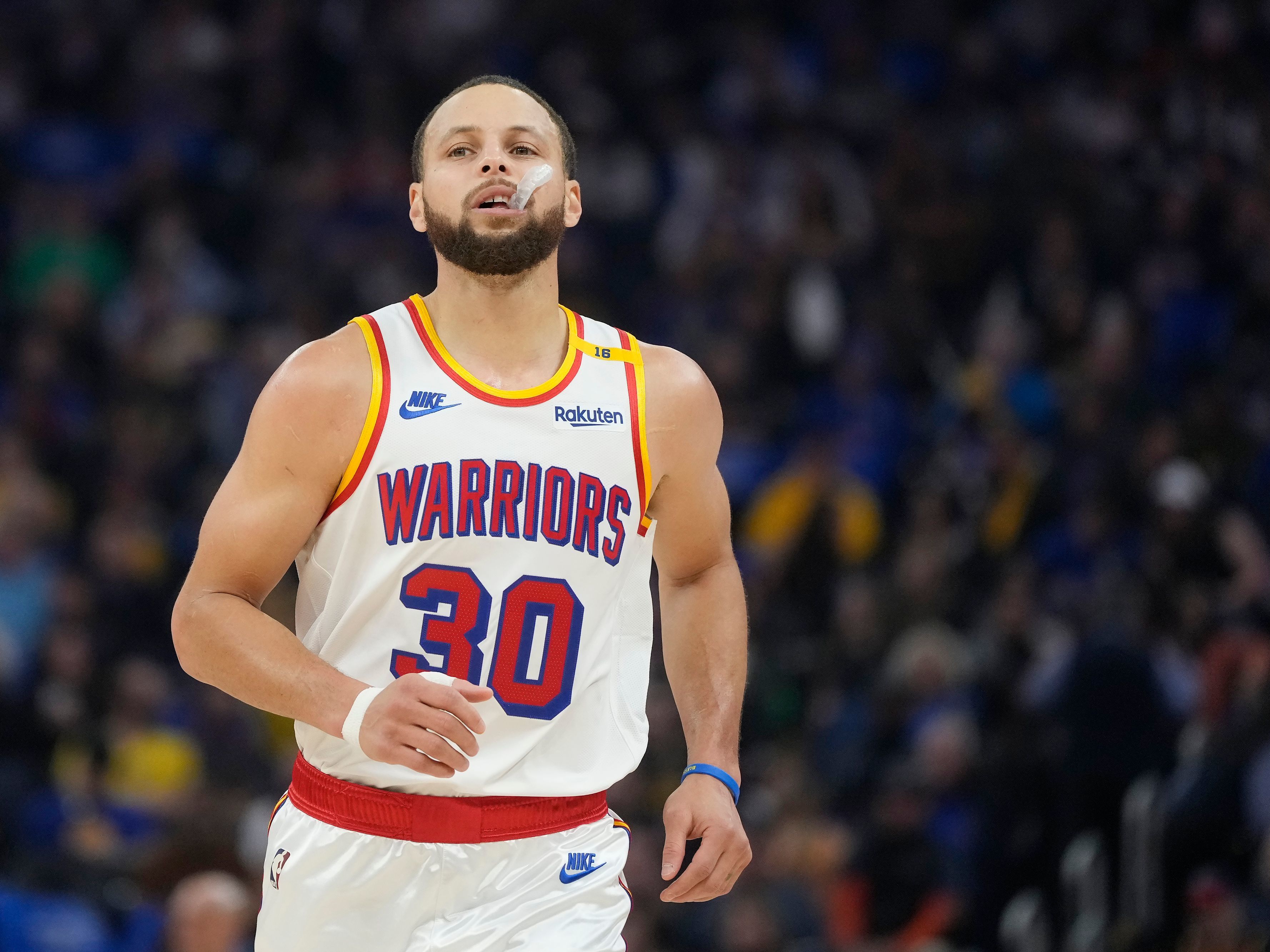 NBA - "Wir verlieren Leben": Curry schlägt nach historischer Niederlage Alarm | basketball-world