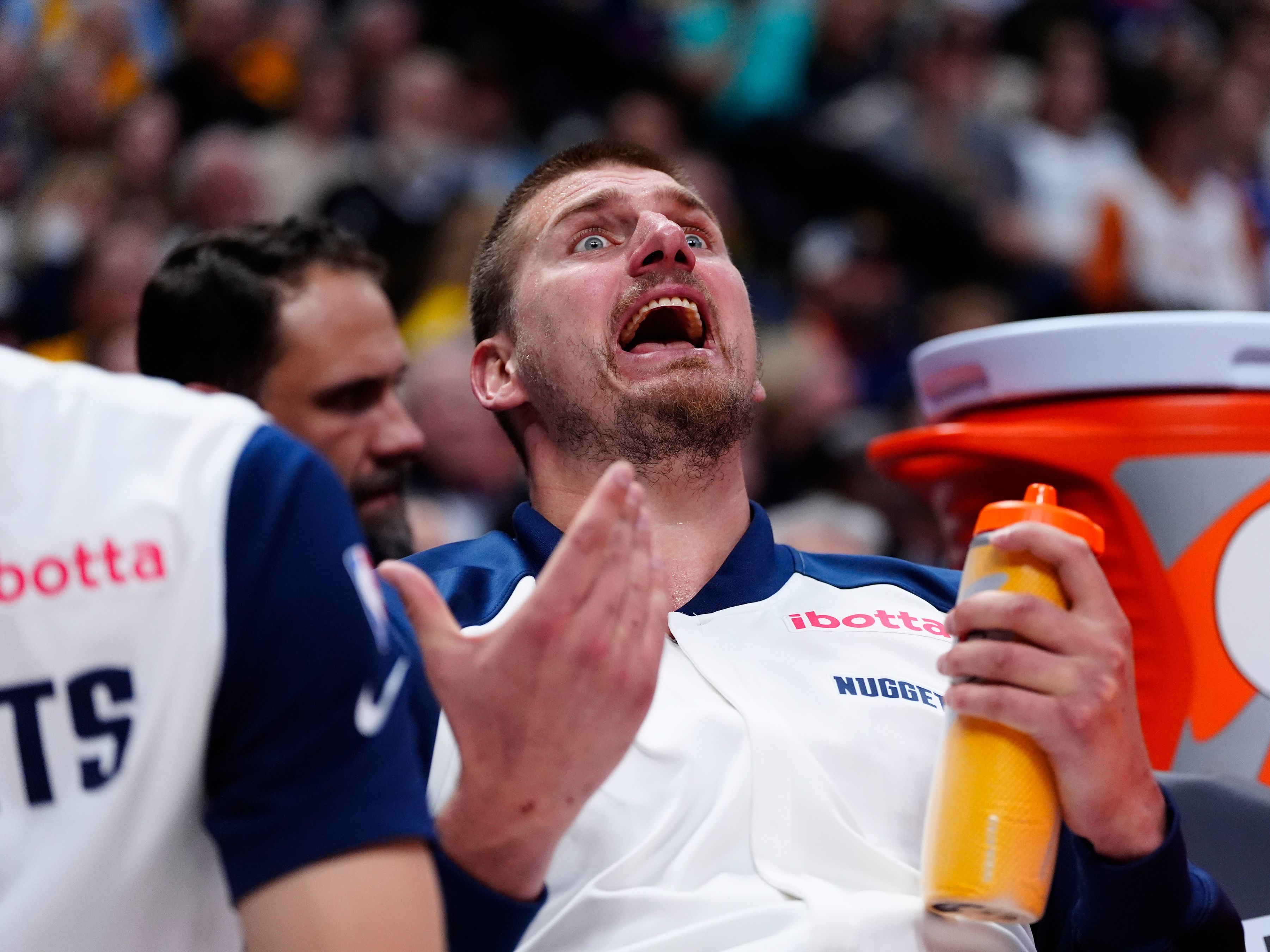 "Absolut verrückt": Nuggets-Trainer attackiert Schiedsrichter ...
