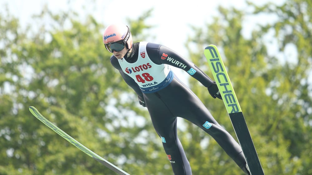 Skisprung-Auftakt auf Matten: Fehlstart für Geiger, Kubacki gewinnt ...