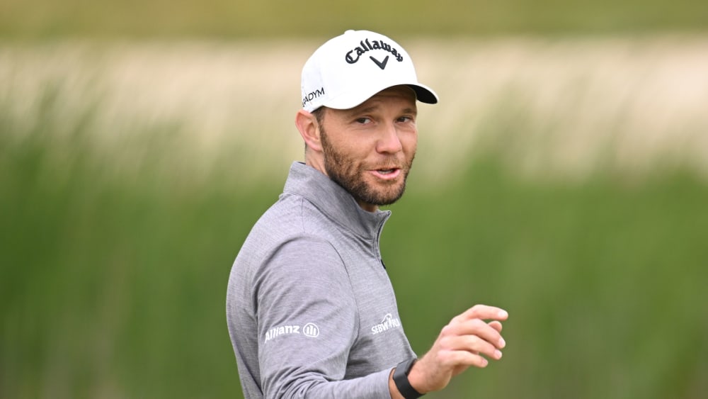 Kieffer vorne - Long bekommt für Albatros Wein von Brad Pitt - kicker