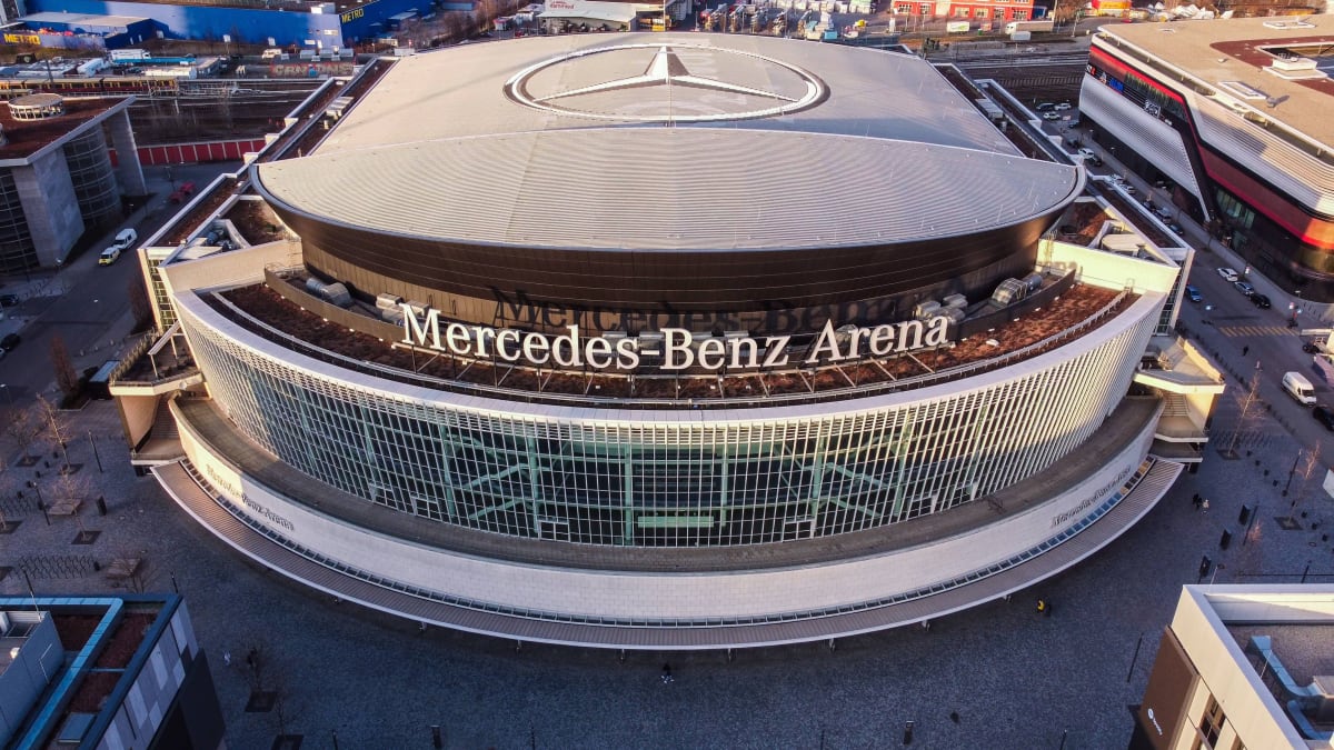 Neuer Name: Mercedes-Benz Arena heißt künftig Uber Arena - kicker
