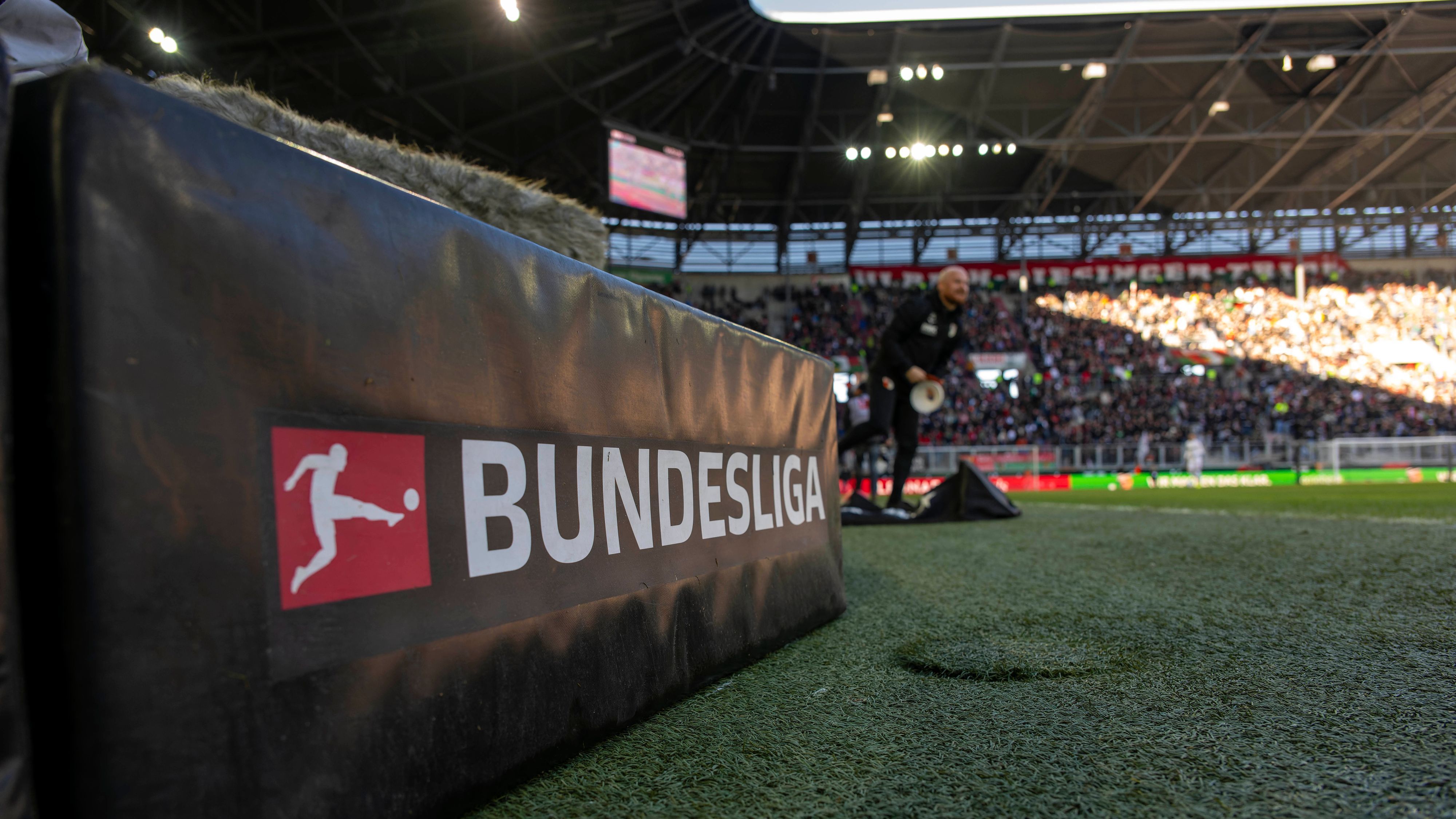 Von der Insel nach Stuttgart: Dahoud kehrt in die Bundesliga zurück ...