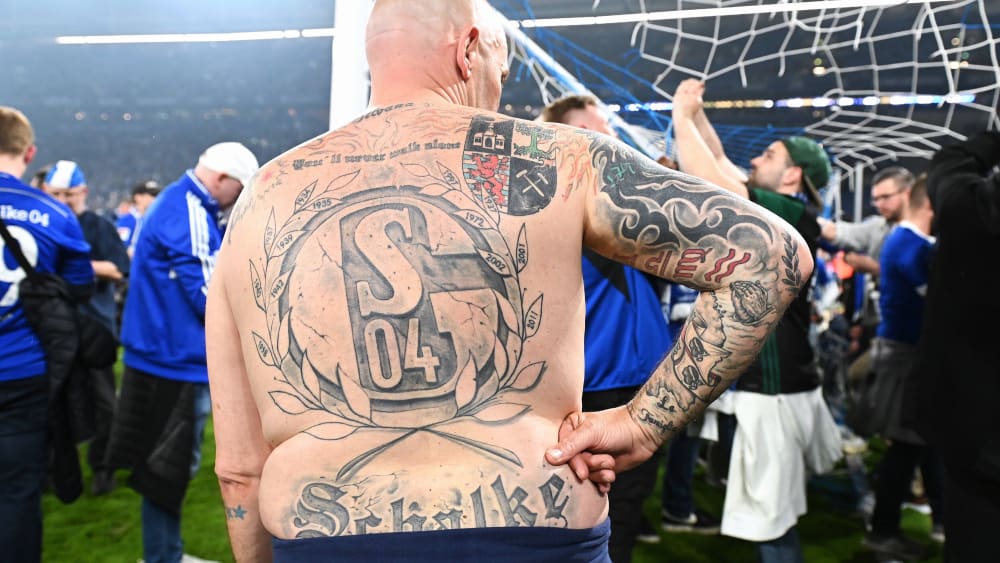 Wilde Ekstase: So feiert Schalke den Aufstieg - kicker