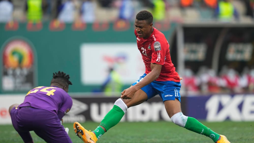 Schreckminuten im Flugzeug: Gambias Nationalteam muss Anreise zum ...