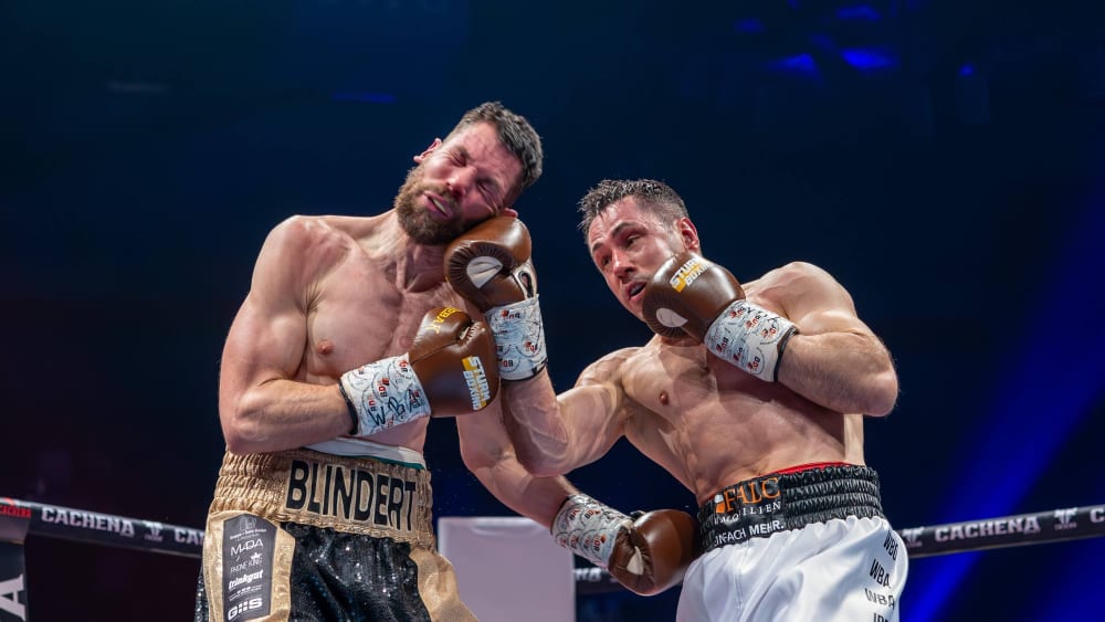 Mit 46 Jahren: Sturm gewinnt Comeback-Kampf - kicker