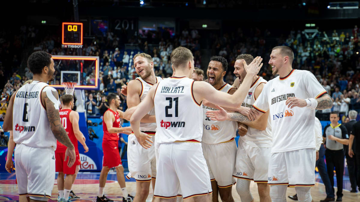 Basketball-EM: DBB-Team feiert Bronze ausgelassen - kicker
