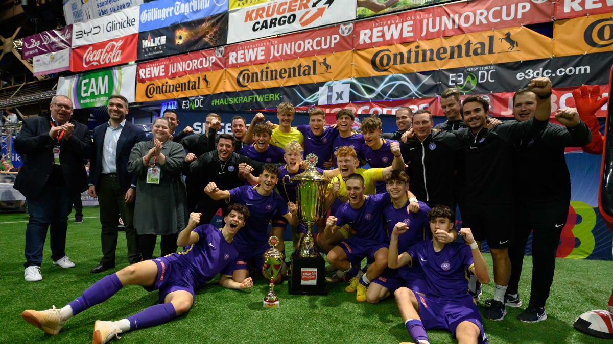 REWE Juniorcup 2025: Alle vier Turniertage im Livestream - kicker