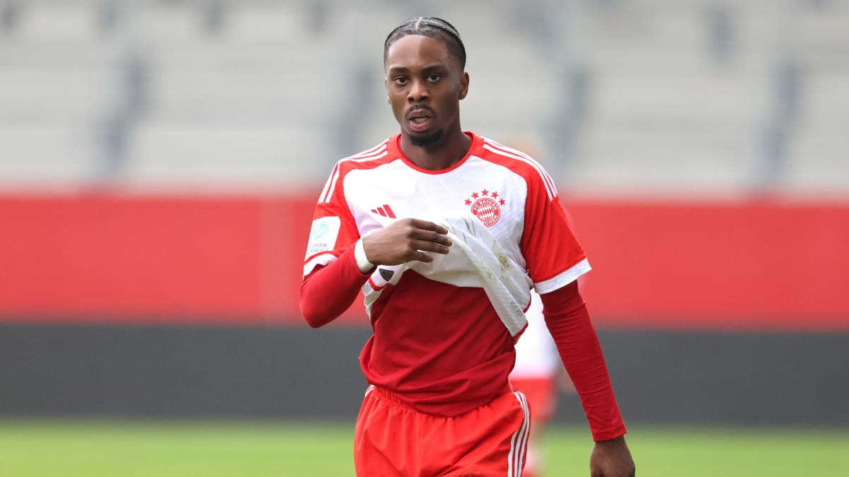 FC Bayern bindet Außenstürmer Michael Scott bis 2027 - kicker