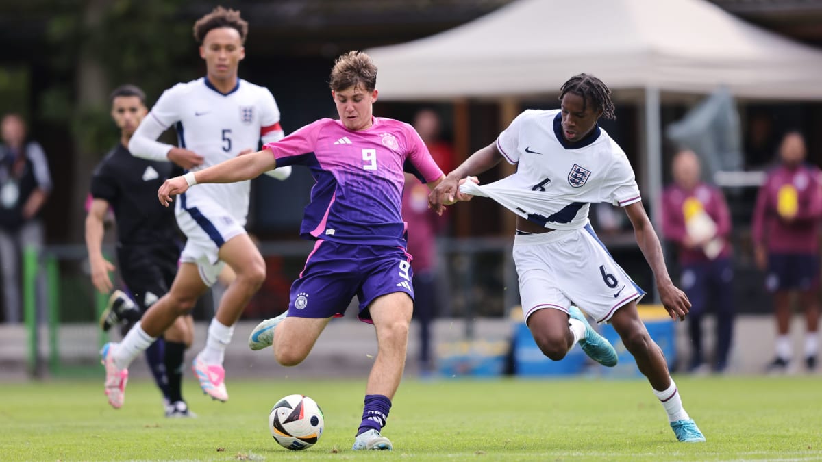 Trotz früher Führung: U 17 unterliegt England knapp - kicker