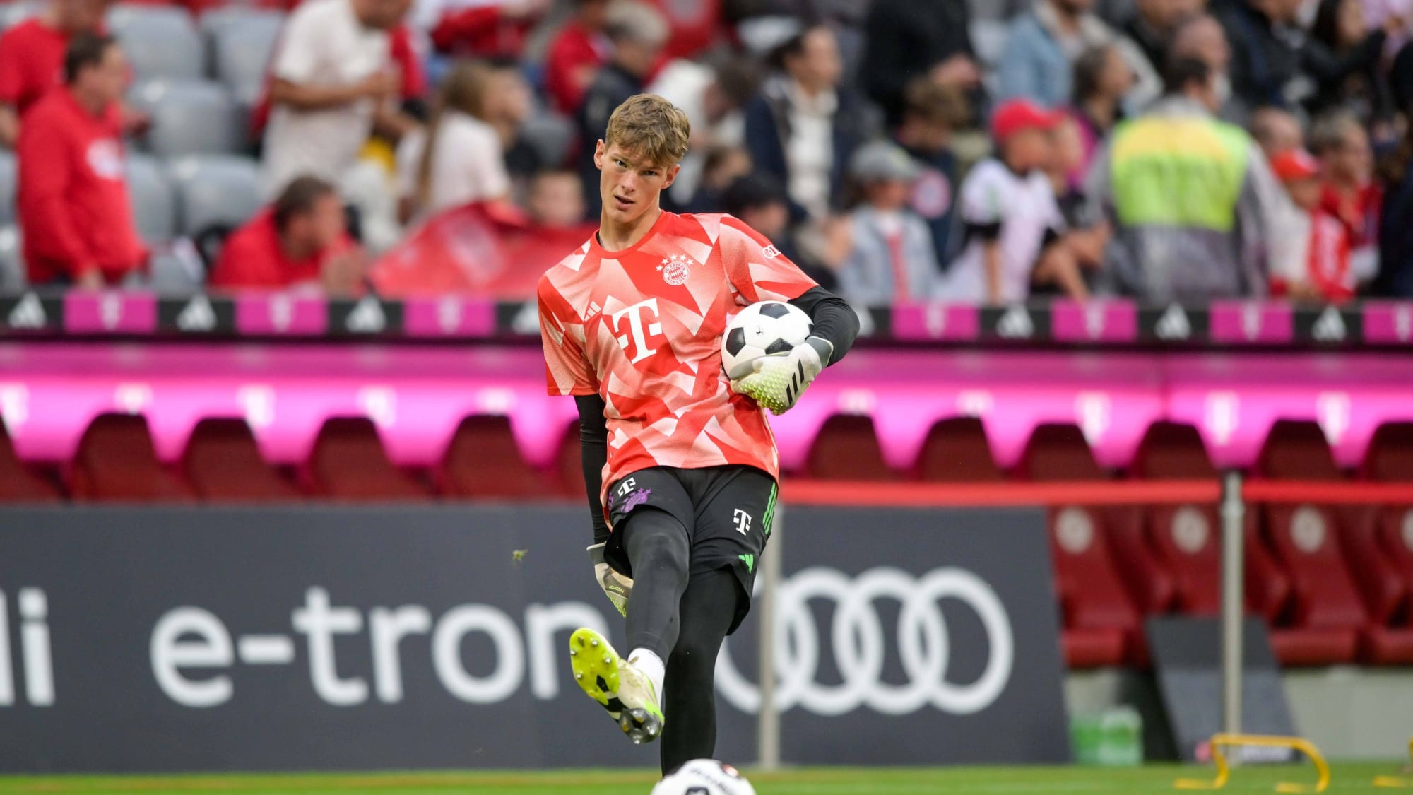 Die jüngsten und ältesten, kleinsten und größten Spieler der Champions ...