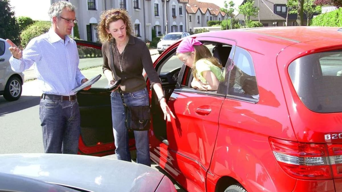 Unfall mit Blechschaden: So handeln Autofahrer richtig - kicker