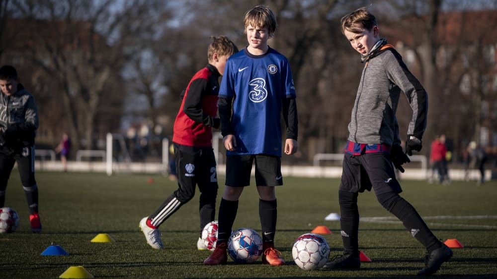 Viele Deutsche sind für die Öffnung von Jugendfußball - kicker